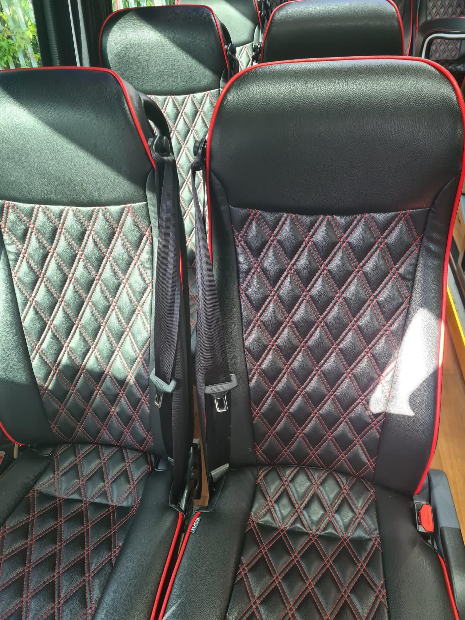 Mercedes Luxury 16 Seater - Swan Travel