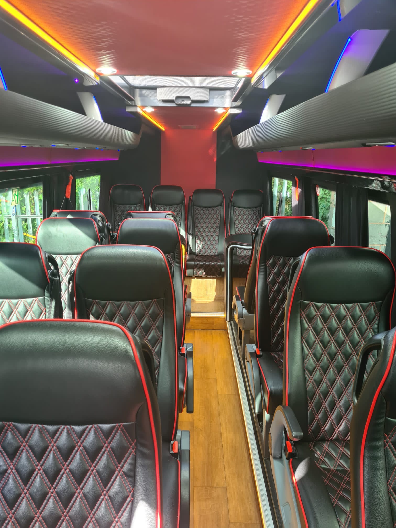 Mercedes Luxury 16 Seater - Swan Travel